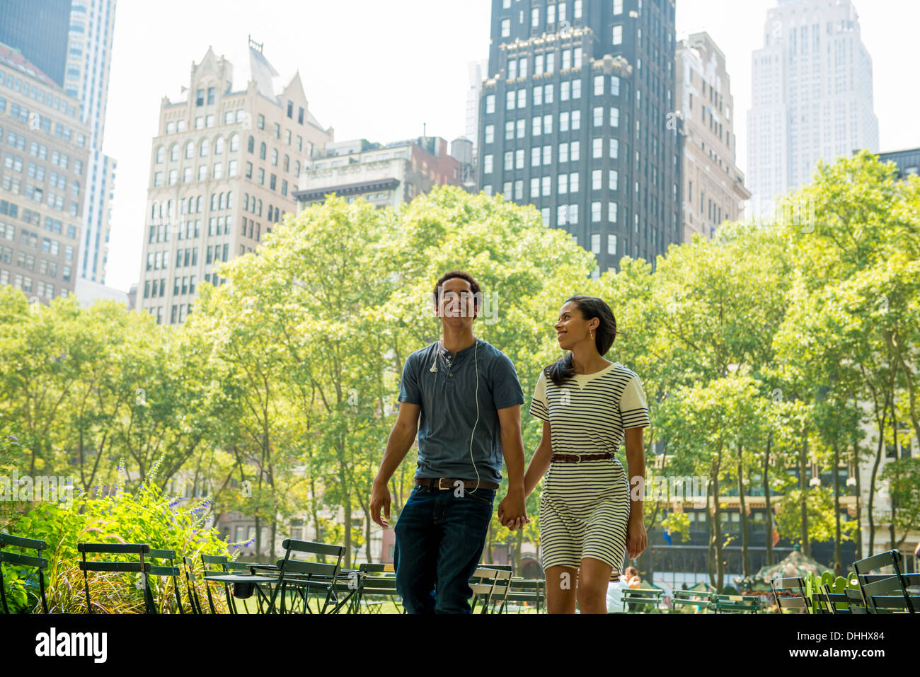 Couple sightseeing hi-res stock photography and images - Alamy