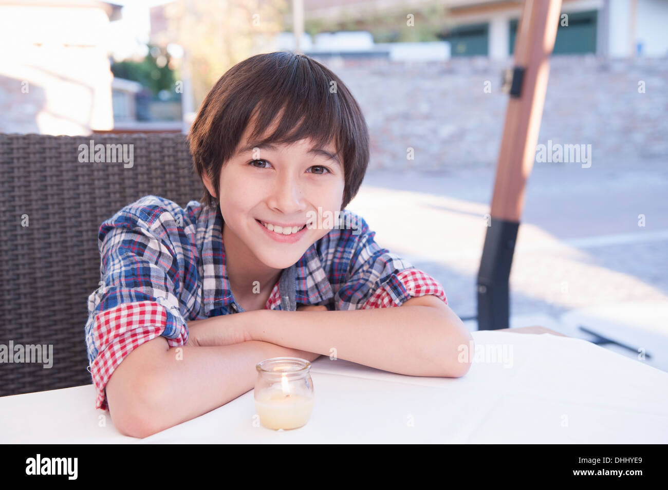 Person at light table hi-res stock photography and images - Alamy