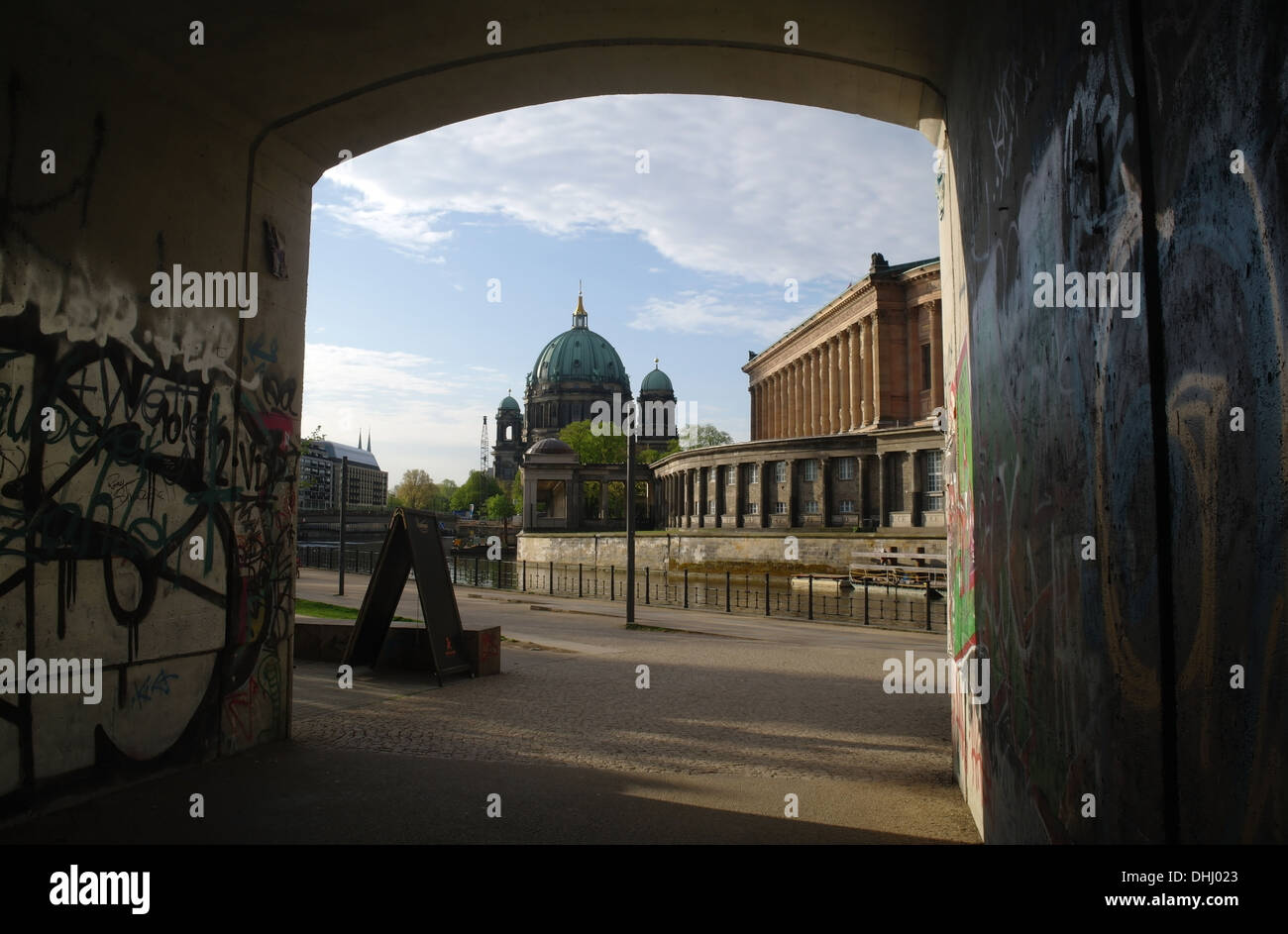 Blue sky view, towards River Spree, Alte Nationalgalerie, Berliner Dom ...