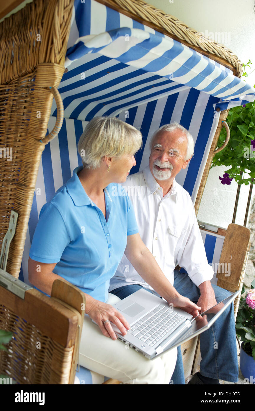 Retired couple hi-res stock photography and images - Alamy
