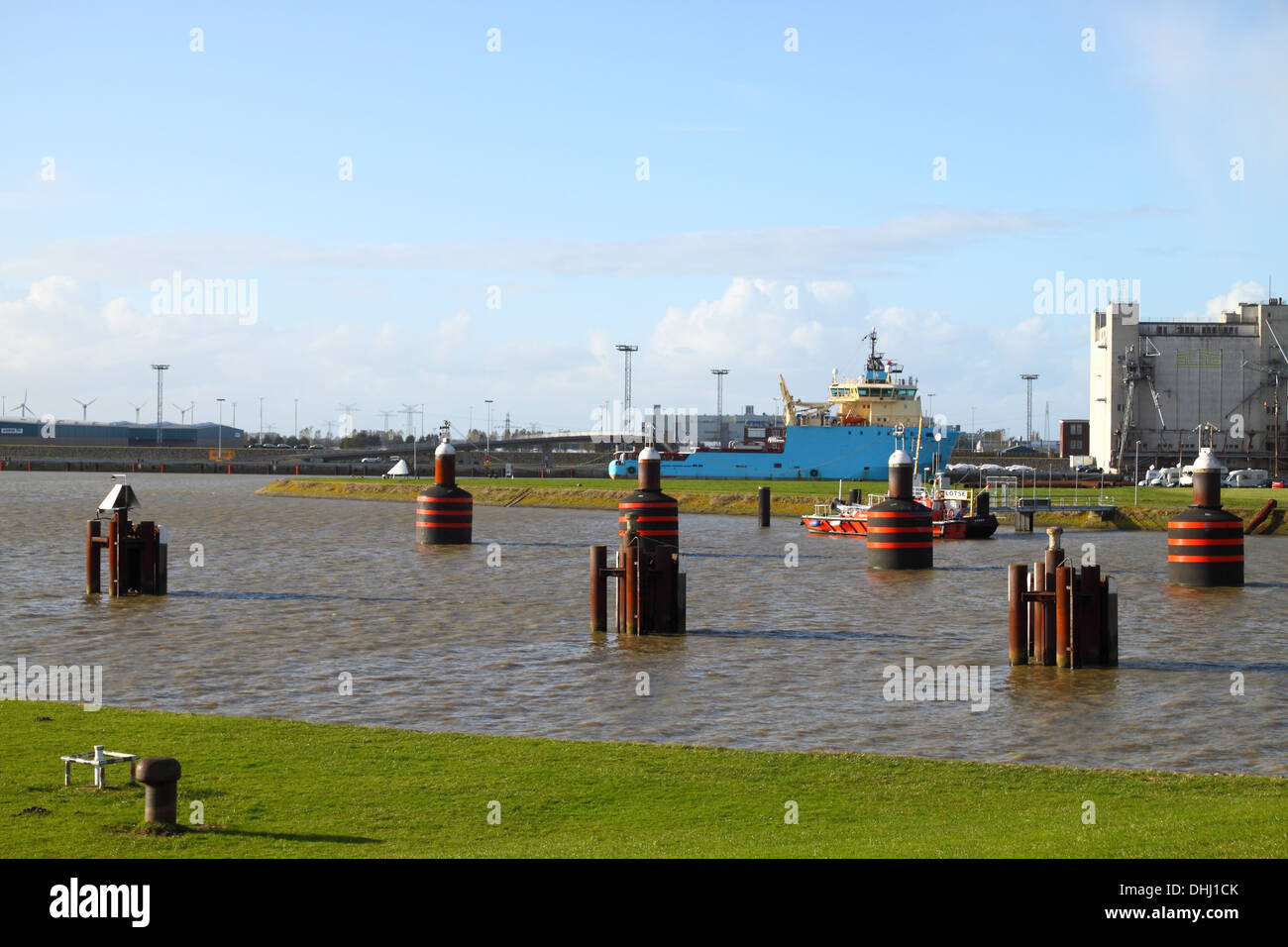 North sea lock hi-res stock photography and images - Alamy
