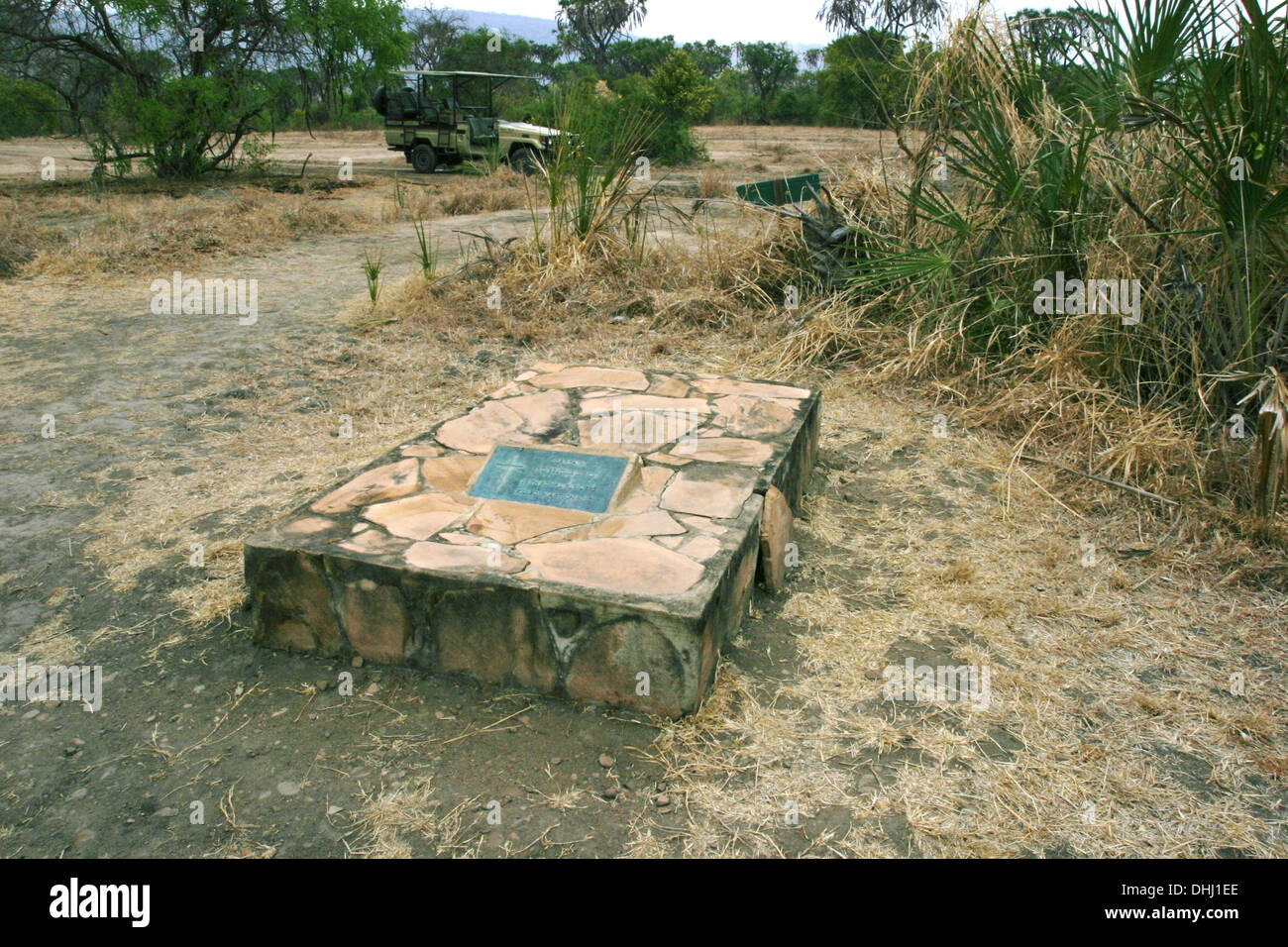 FREDERICK SELOUS (1851-1917) Grave of English officer,hunter and ...