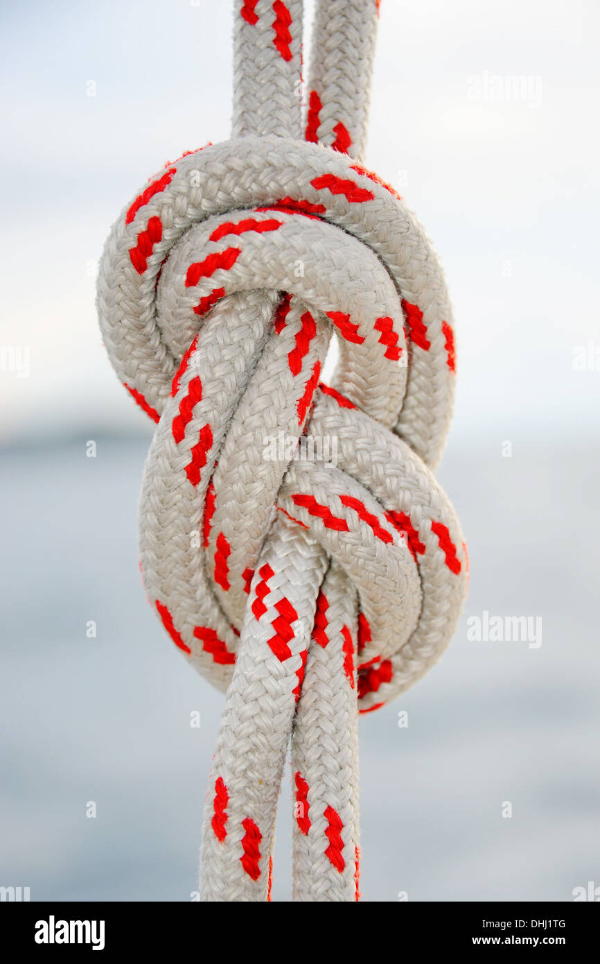 rope tied in a knot Stock Photo - Alamy