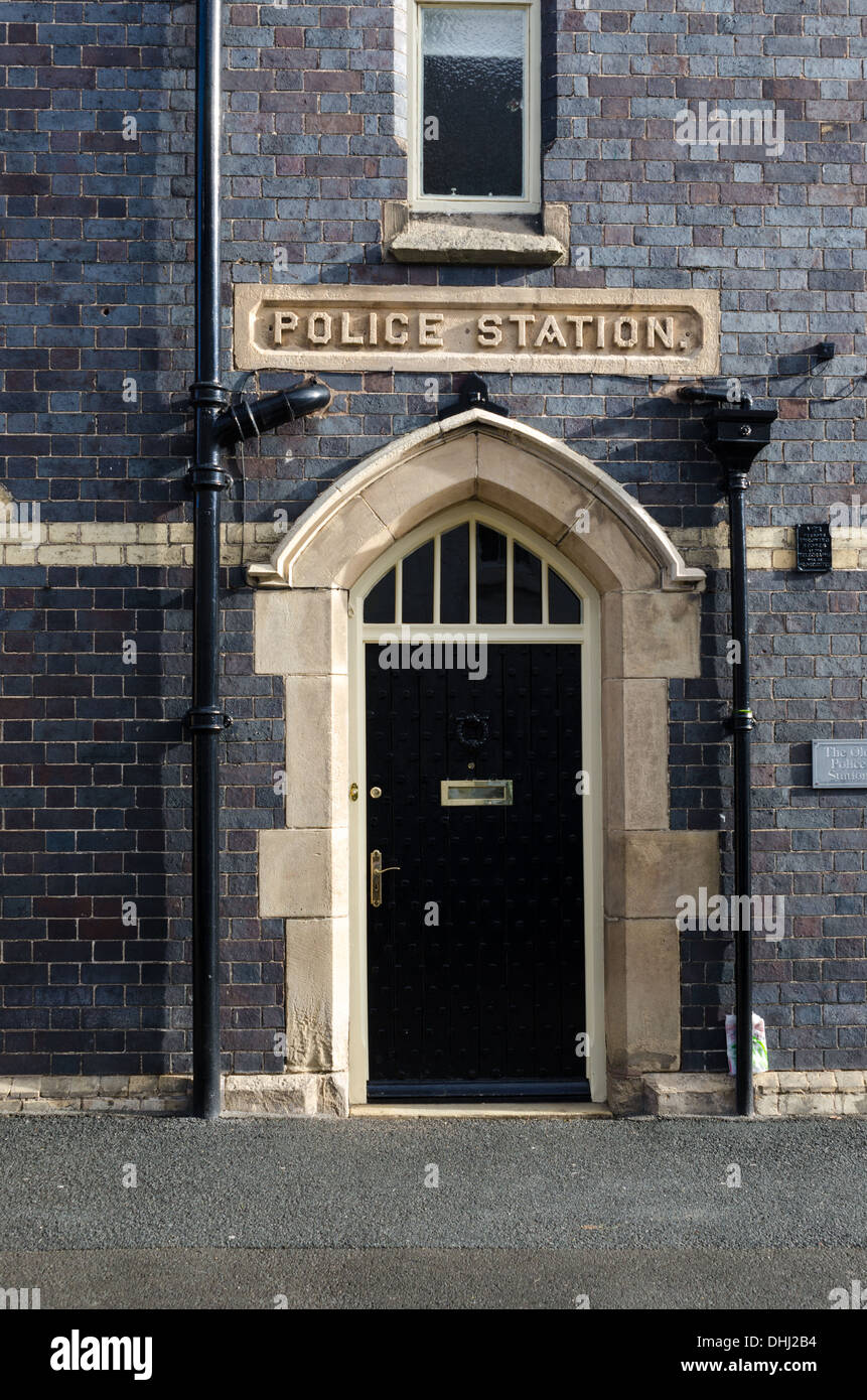 Police station front door hi-res stock photography and images - Alamy