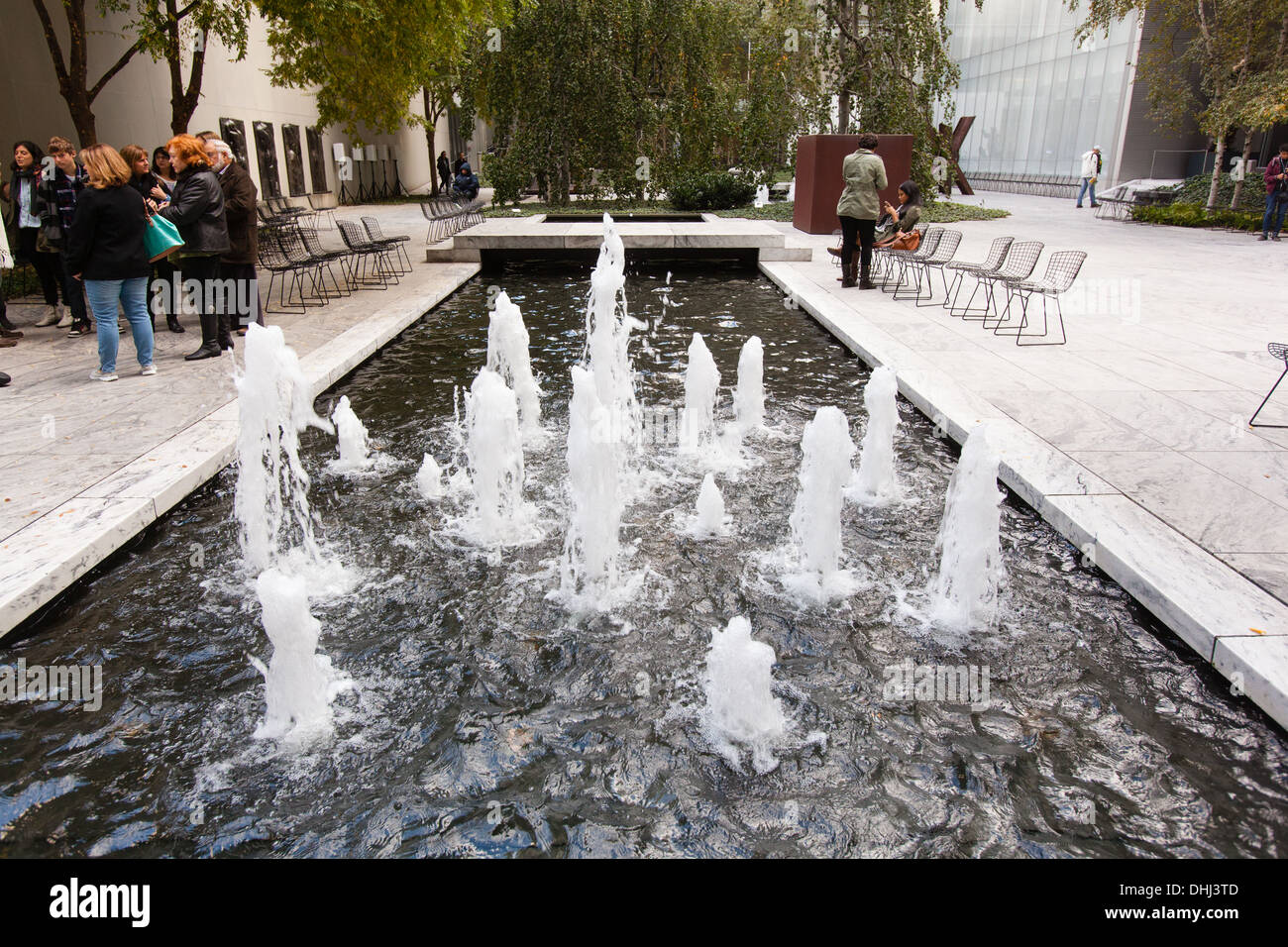 Sculpture garden, MoMa The Museum of Modern Art, Manhattan, New York ...