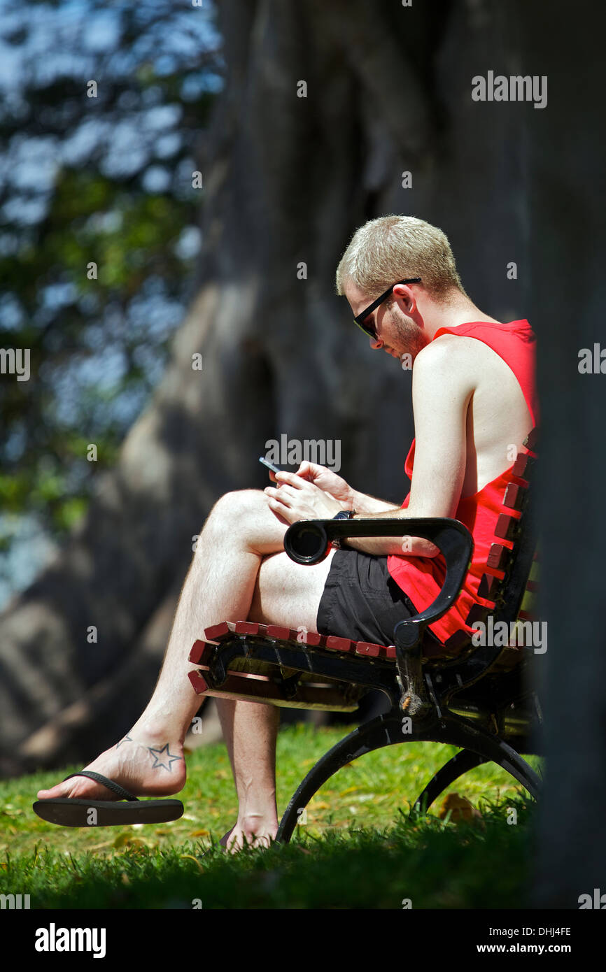 People sit on bench texting hi-res stock photography and images - Alamy