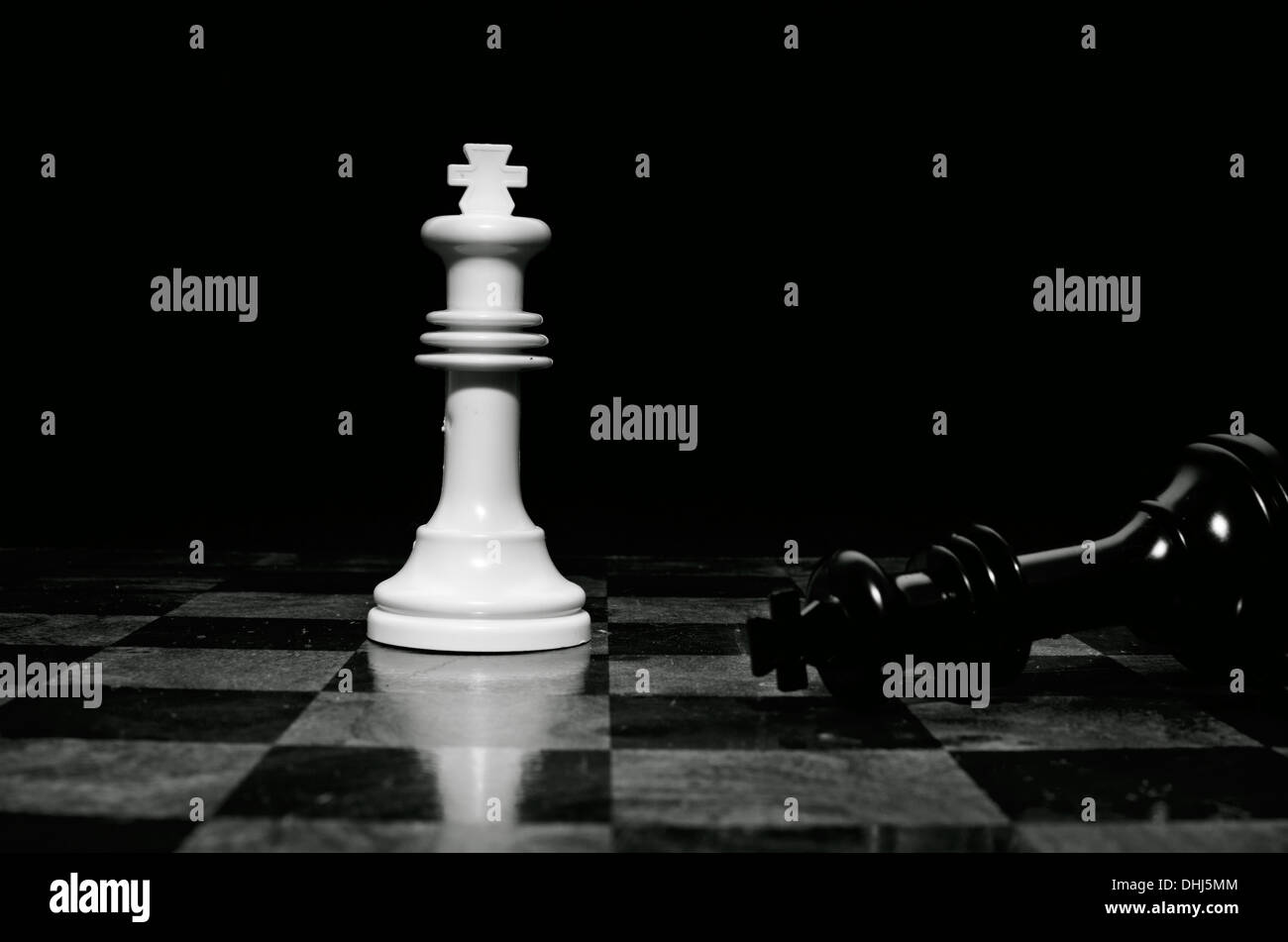 Checkmate hi-res stock photography and images - Alamy