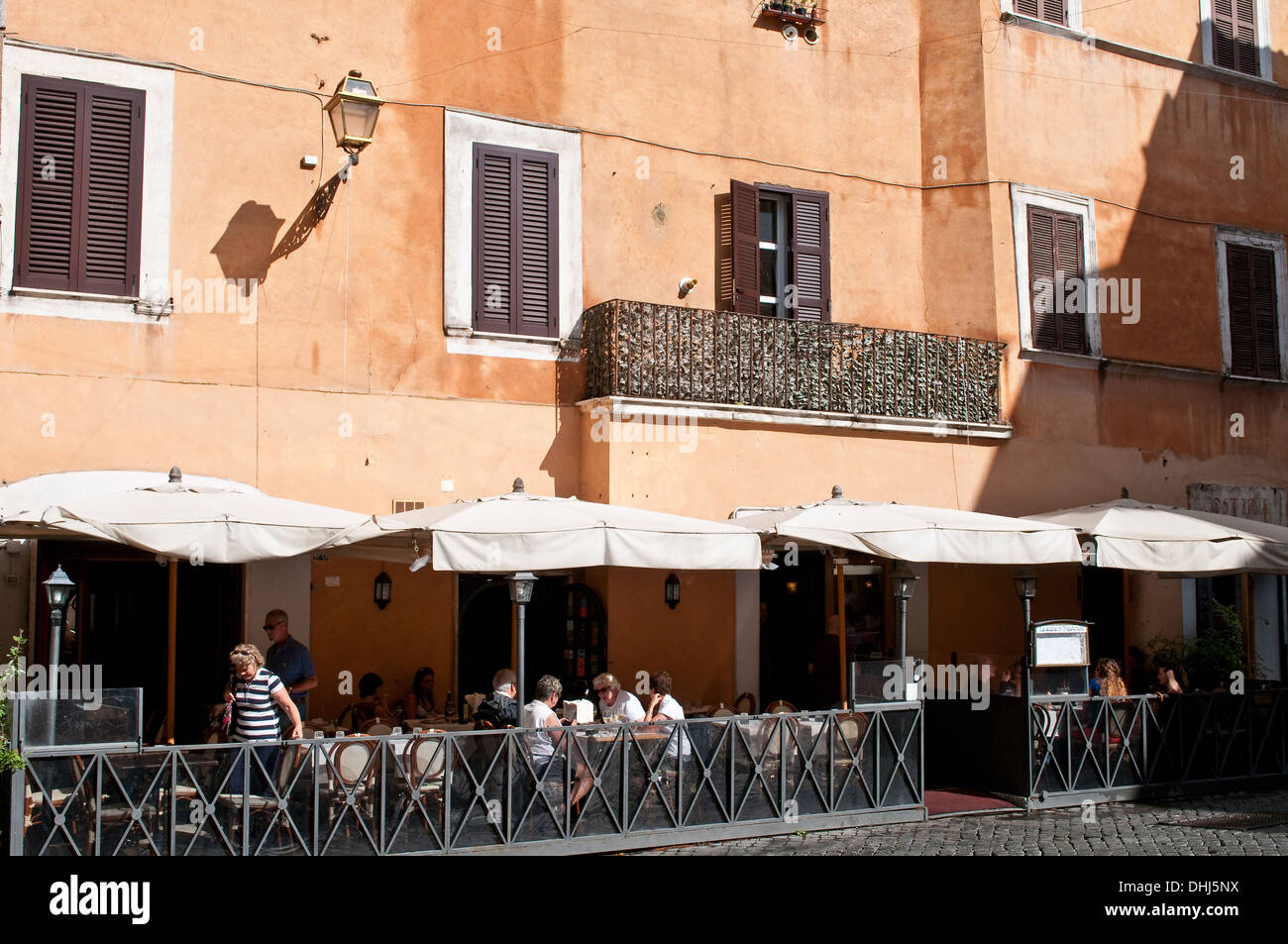 Italian rome restaurant exterior hi-res stock photography and images ...