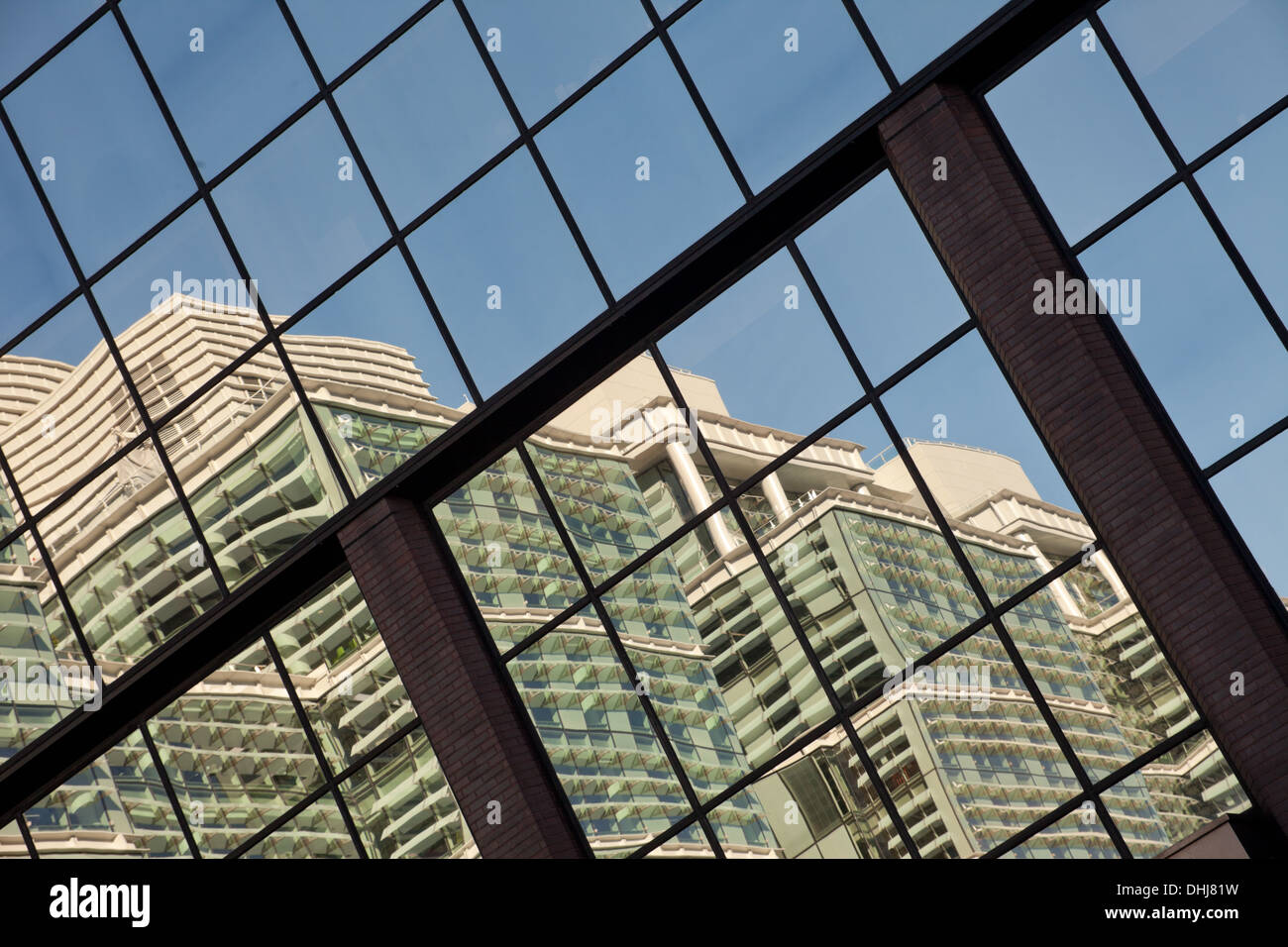 Kpmg tower hi-res stock photography and images - Alamy