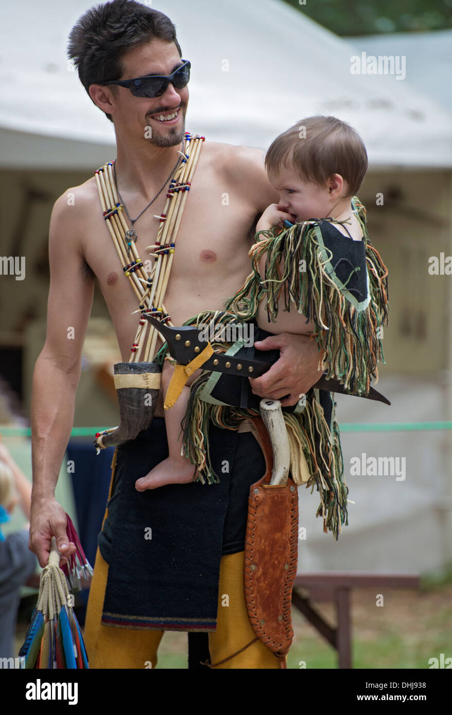 Native american family hi-res stock photography and images - Alamy