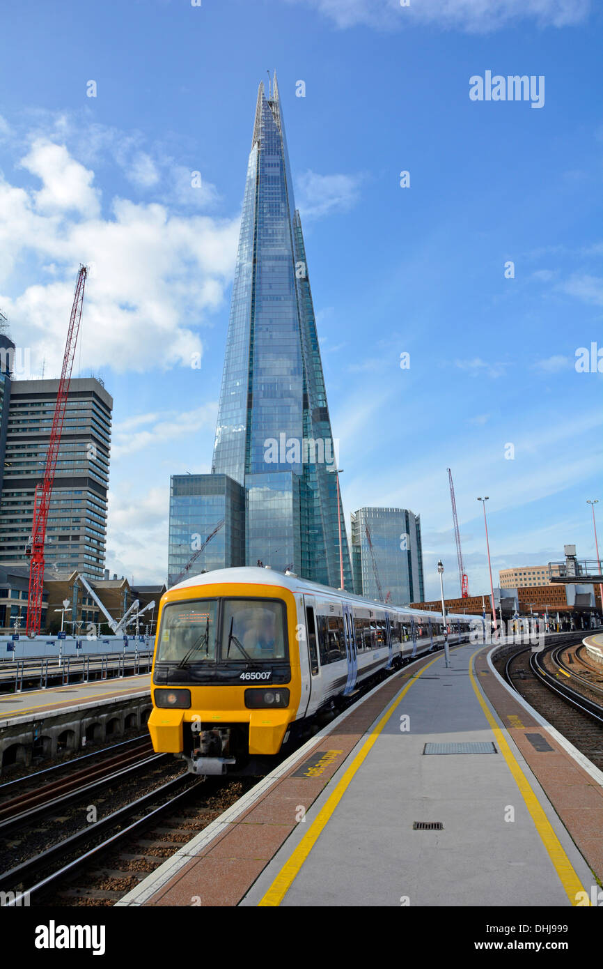 London bridge train station hi-res stock photography and images - Alamy