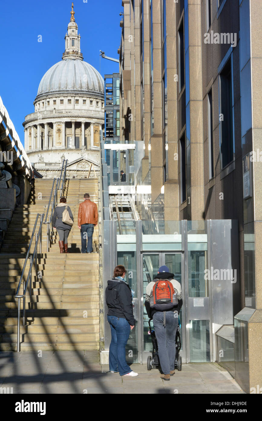 Railway bridge footpath pedestrian hi-res stock photography and images ...