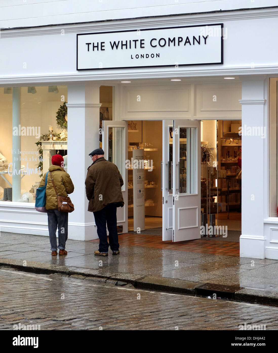 White company store hi-res stock photography and images - Alamy