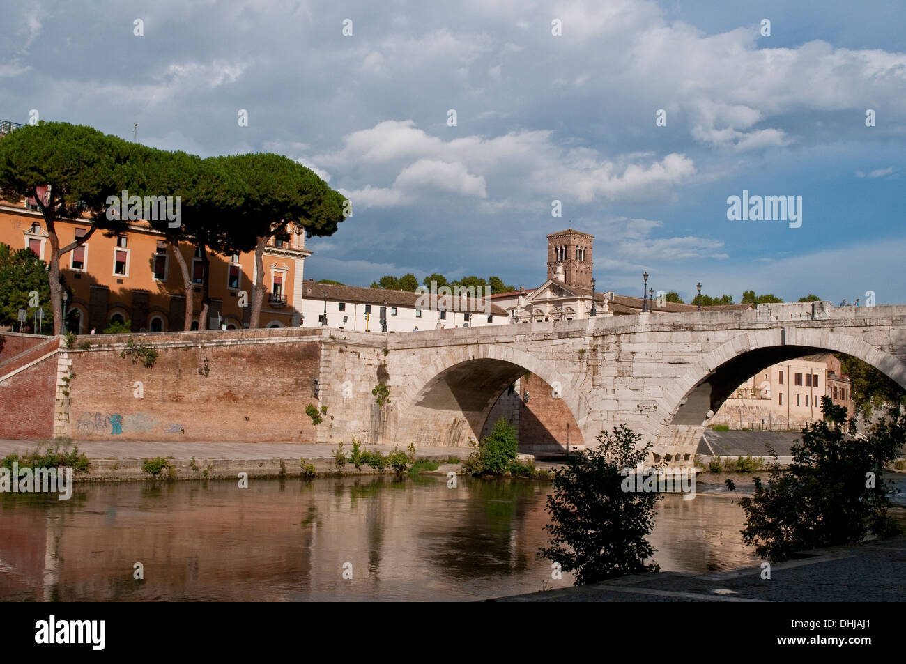 Ponte Cestio, connecting Tiber Island and Trastevere, Rome, Italy Stock ...
