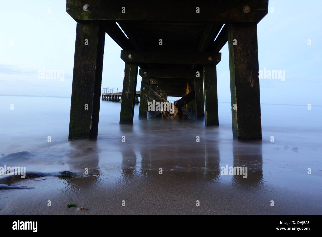 Waves over pier hi-res stock photography and images - Alamy