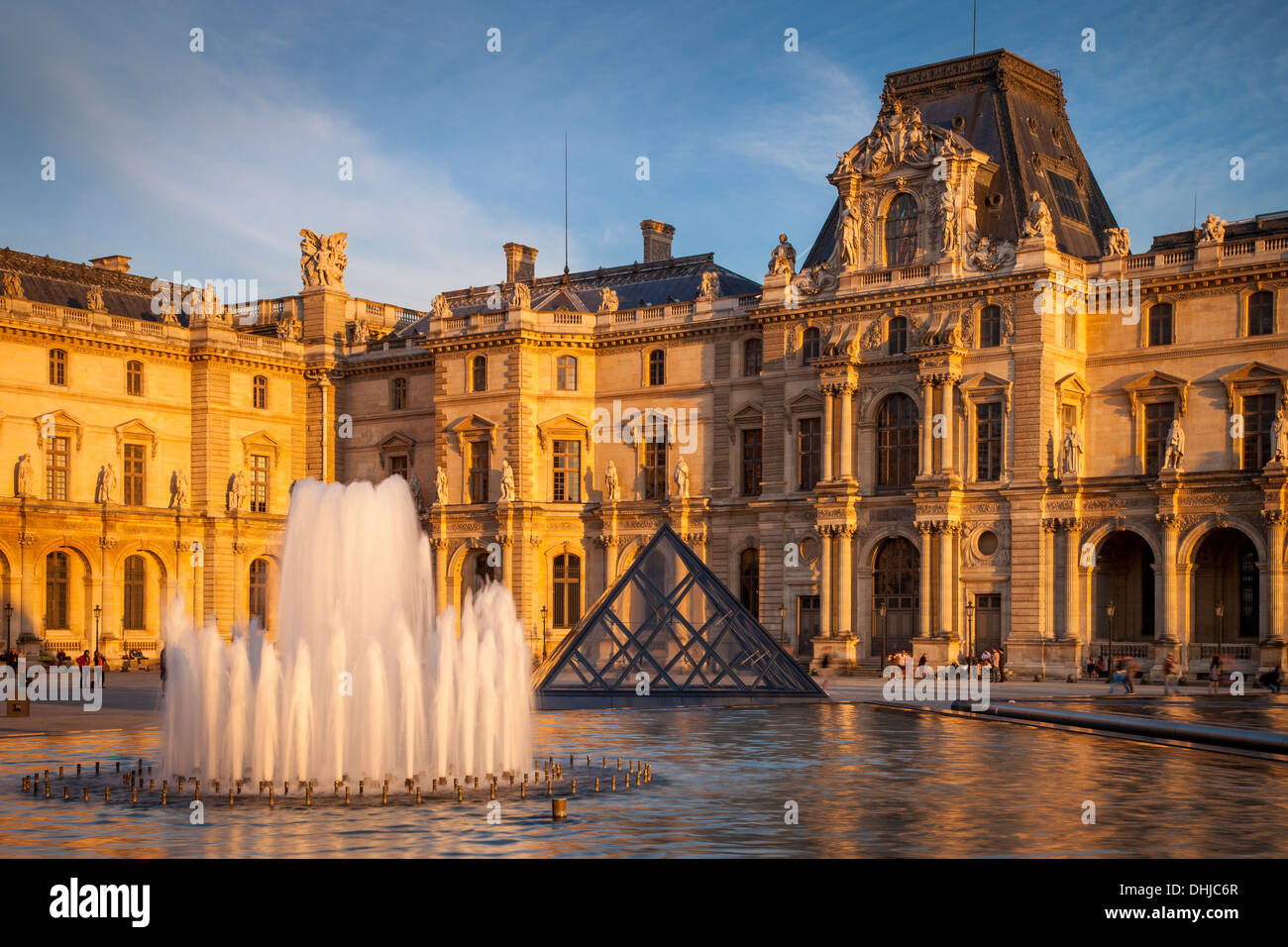 Louvre landmark hi-res stock photography and images - Alamy
