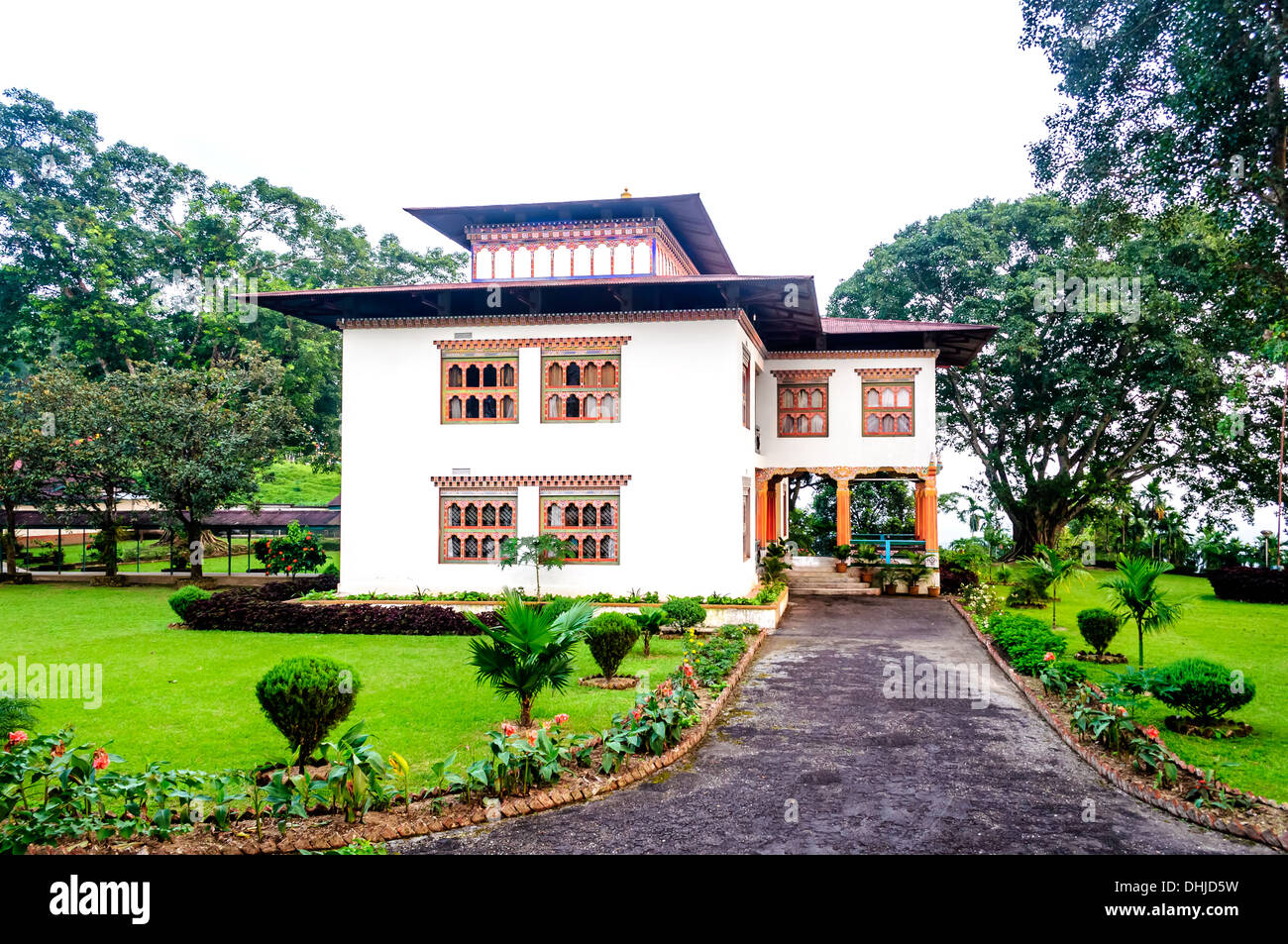 Traditional Royal white Palace of Queen Mother of Bhutan at Kharbondi ...