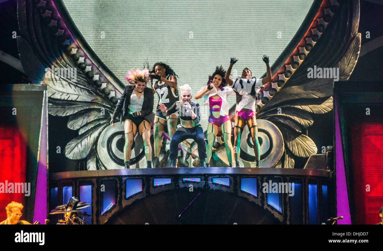 Pop singer pink hi-res stock photography and images - Alamy