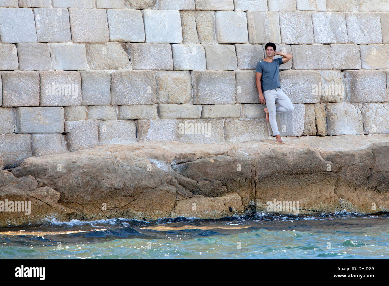 Leaning against a rock hi-res stock photography and images - Alamy