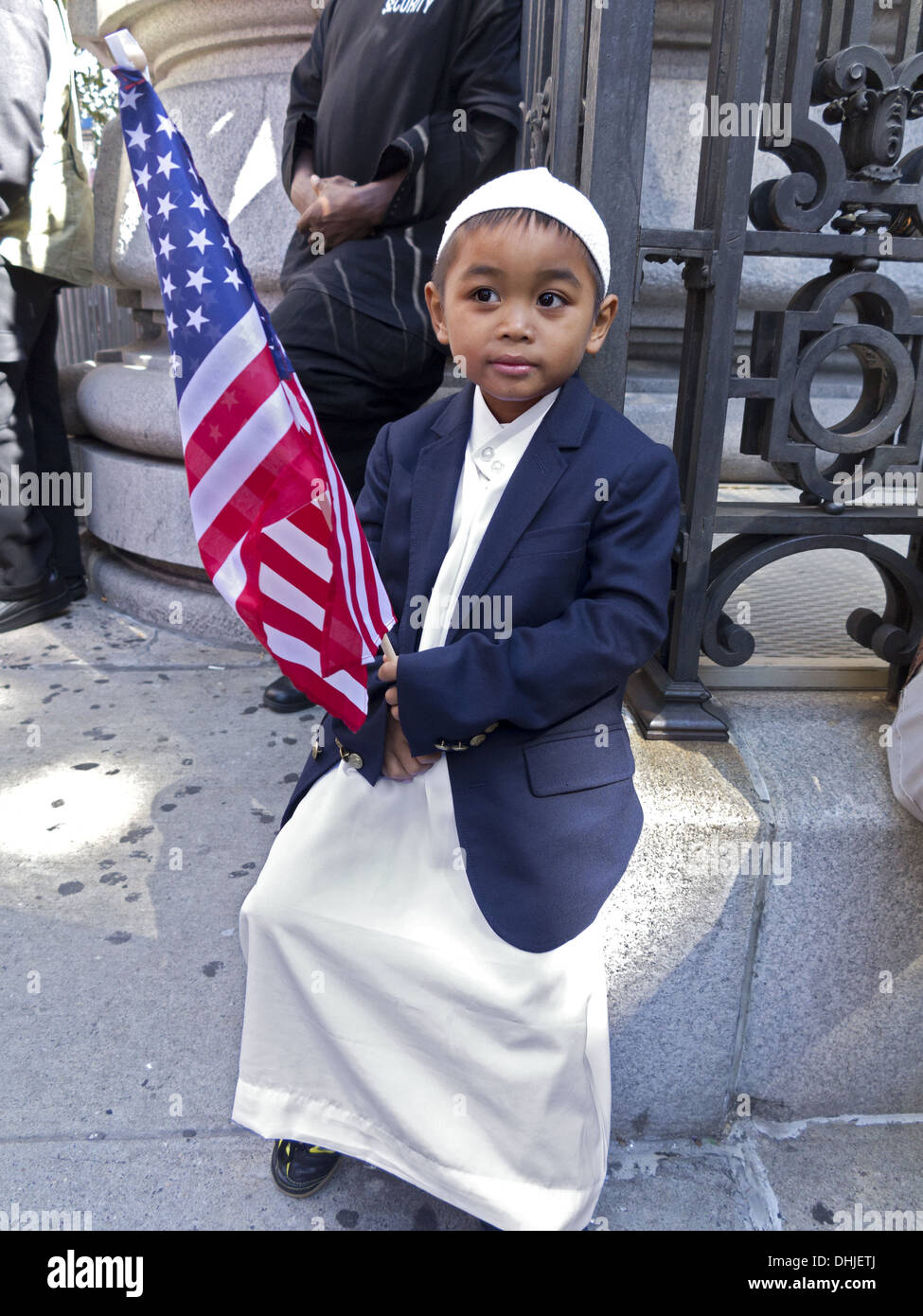 Muslim boy in traditional dress hi-res stock photography and images - Alamy
