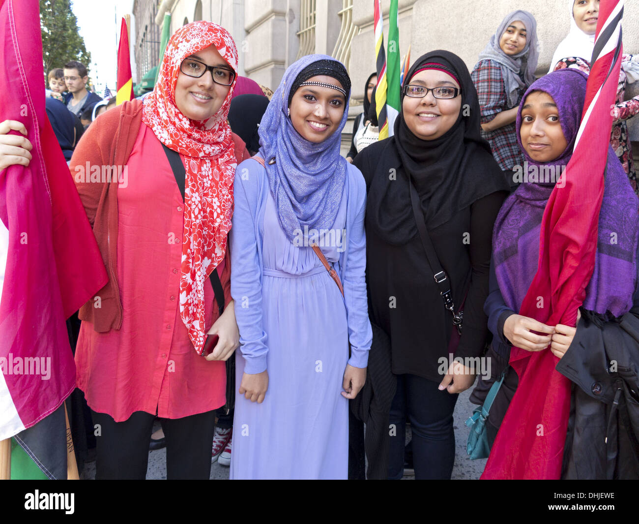Muslim women street hi-res stock photography and images - Alamy