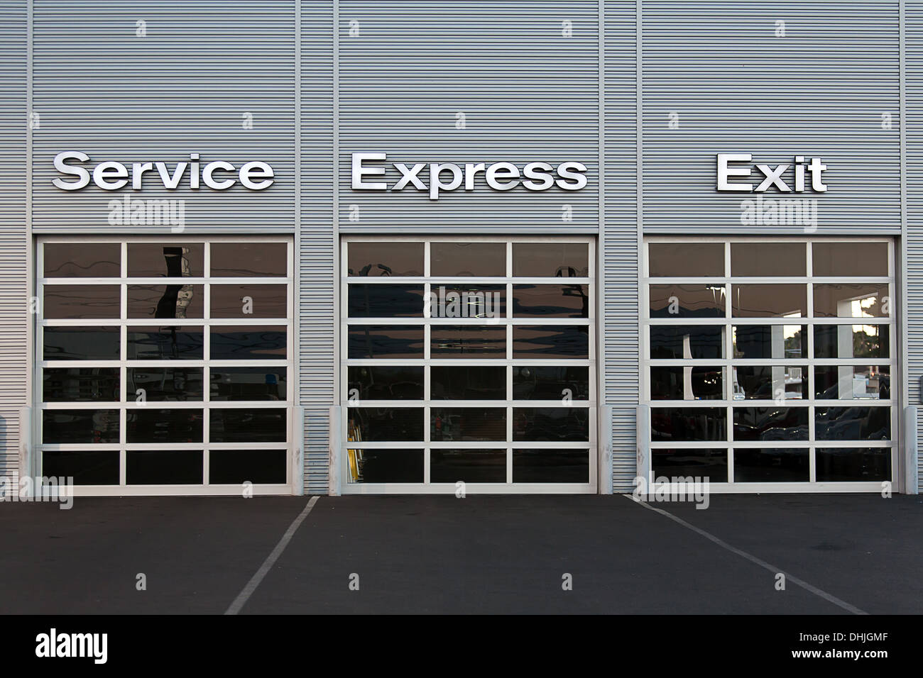 Service station at car dealership Stock Photo - Alamy