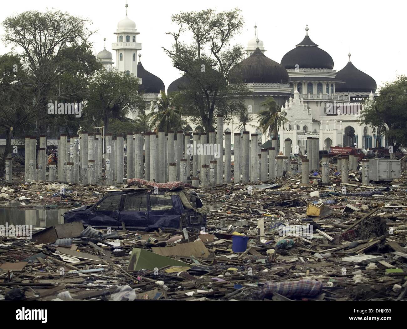 Banda Aceh, INDONESIA, . 2nd Jan, 2005. THE REMAINS OF BANDA ACEH HOTEL ...