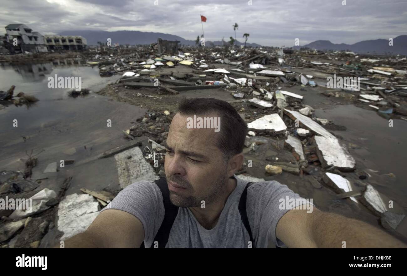 Banda Aceh, ACEH, INDONESIA, . 10th Jan, 2005. SHAVER AT GROUND ZERO ...