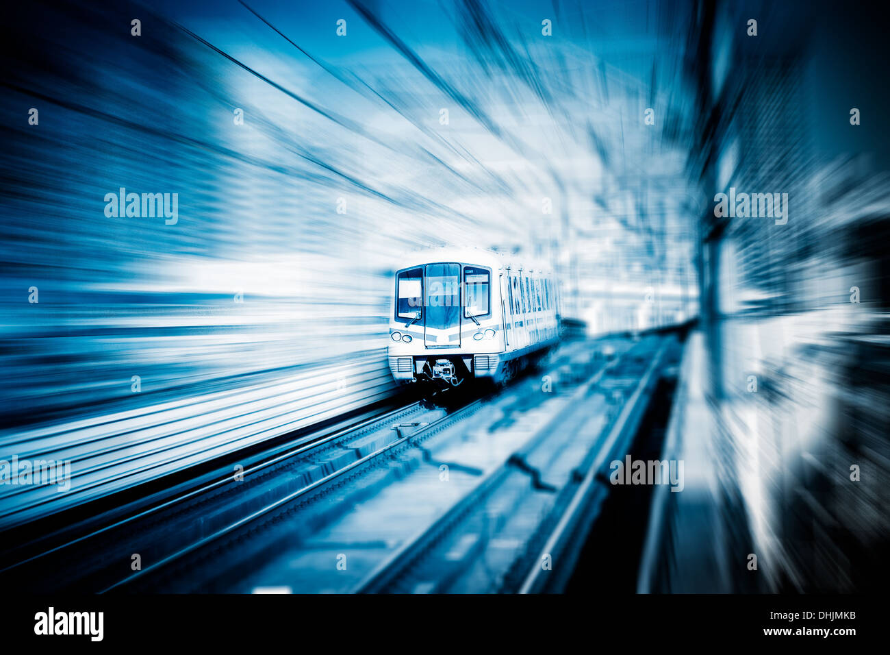 train through city Stock Photo - Alamy