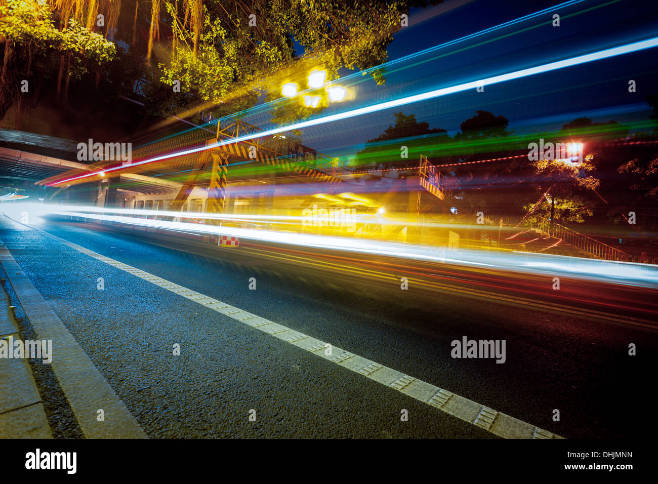 City lights hi-res stock photography and images - Alamy