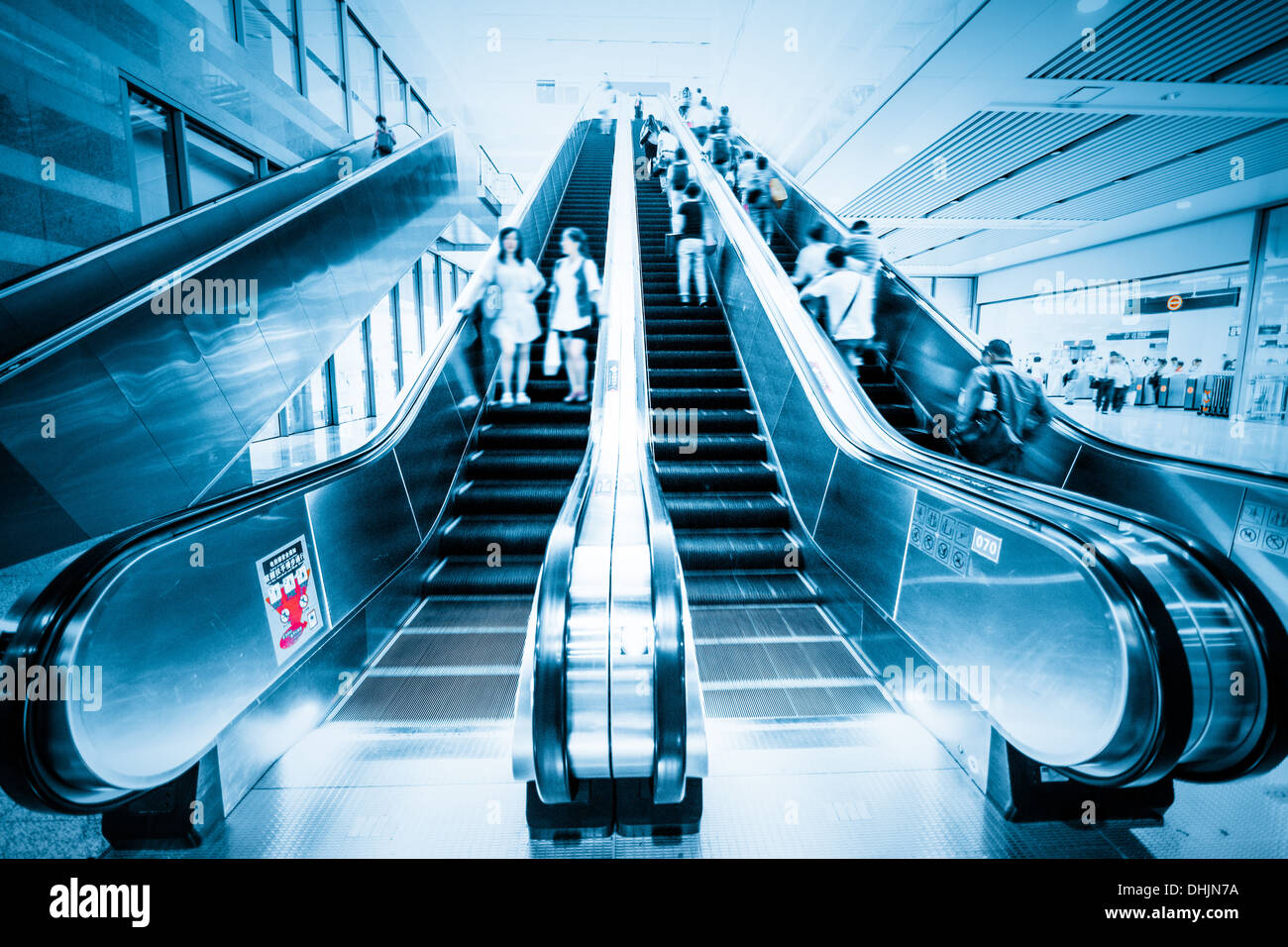 Crowd and escalator hi-res stock photography and images - Alamy