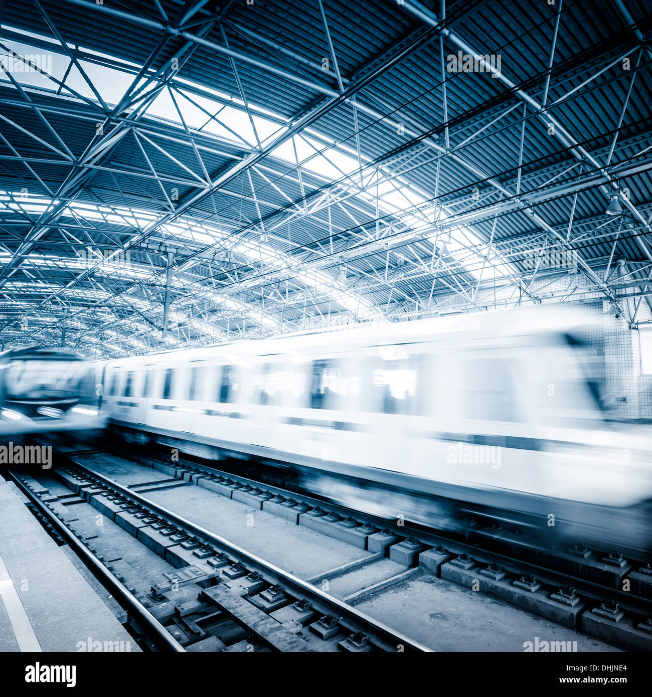 train through city Stock Photo - Alamy
