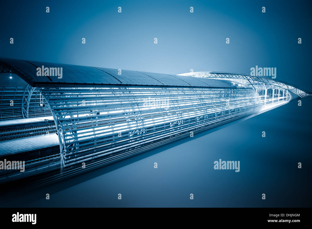 Railroad station activity hi-res stock photography and images - Alamy