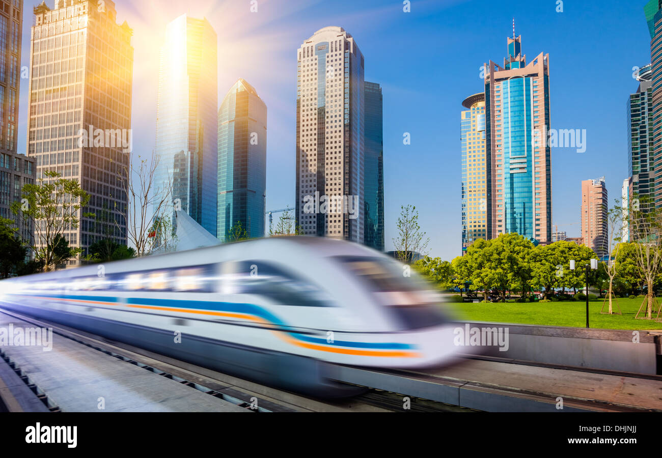 Commuter train city skyline hi-res stock photography and images - Alamy