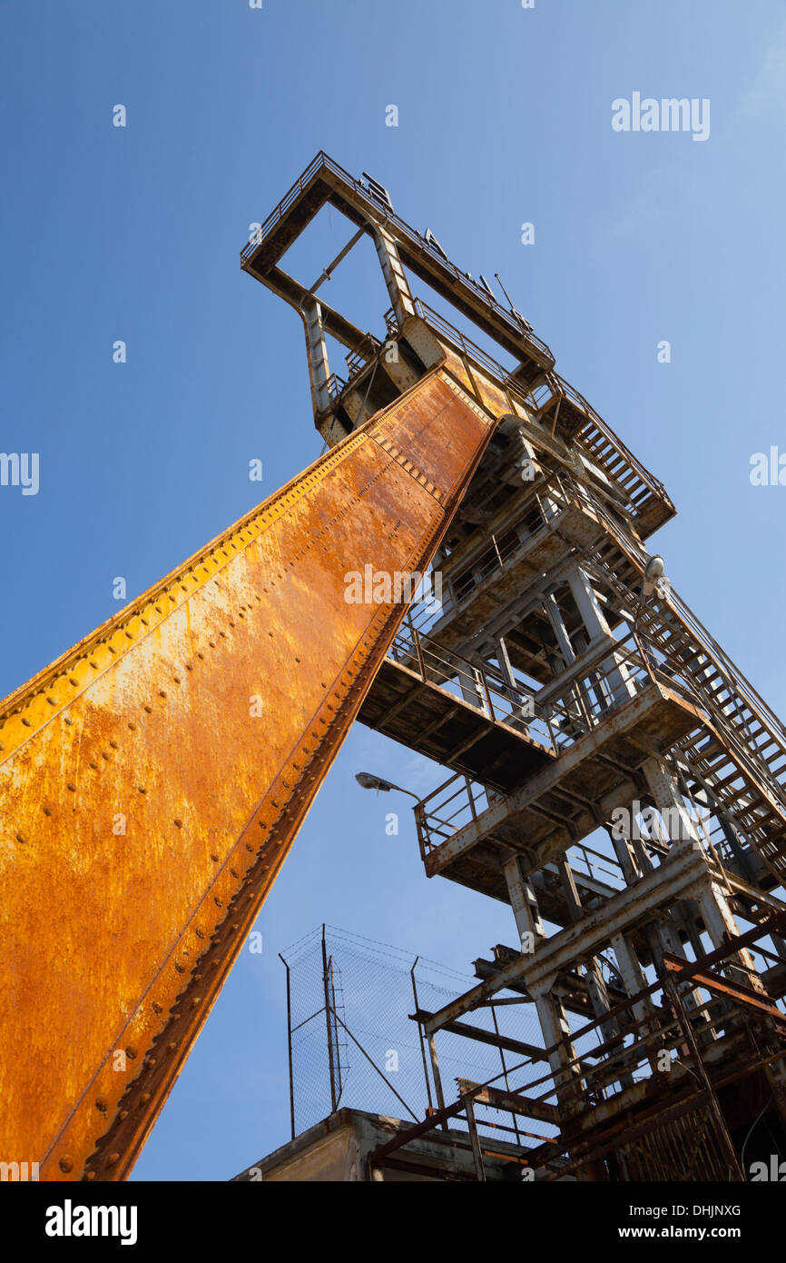 Metal framework, industrial and abandoned Stock Photo - Alamy