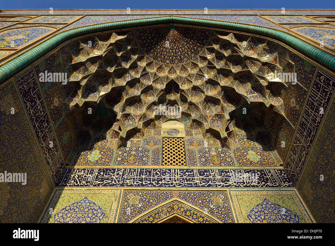 Isfahan mosque lotfallah entrance hi-res stock photography and images ...
