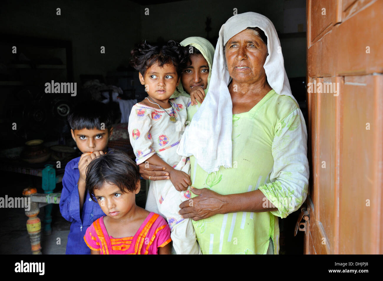 Pakistan mother daughter hi-res stock photography and images - Alamy