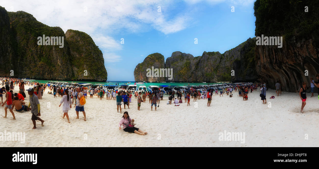 Maya bay beach thailand crowd hi-res stock photography and images - Alamy