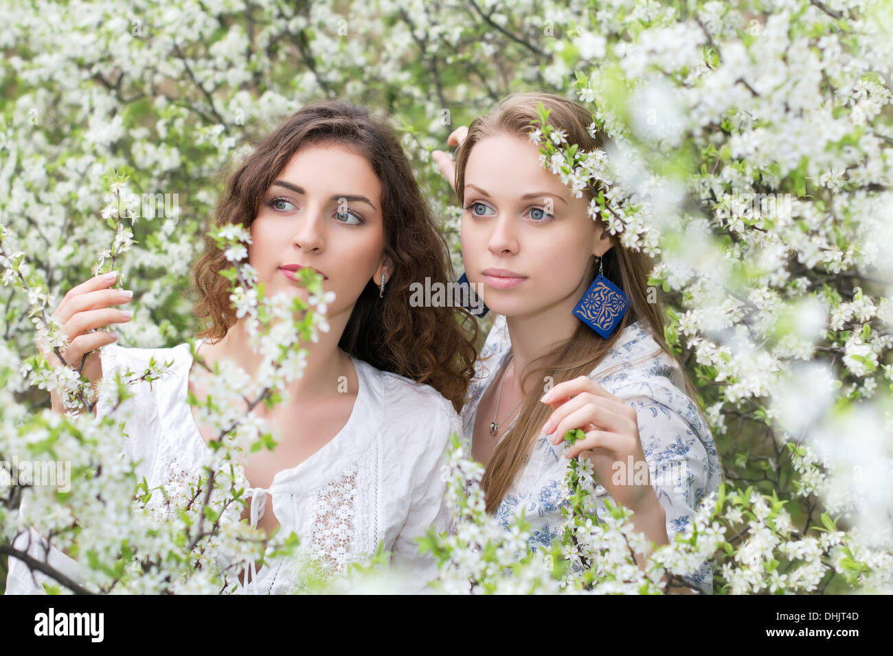 Two attractive young ladies hi-res stock photography and images - Alamy