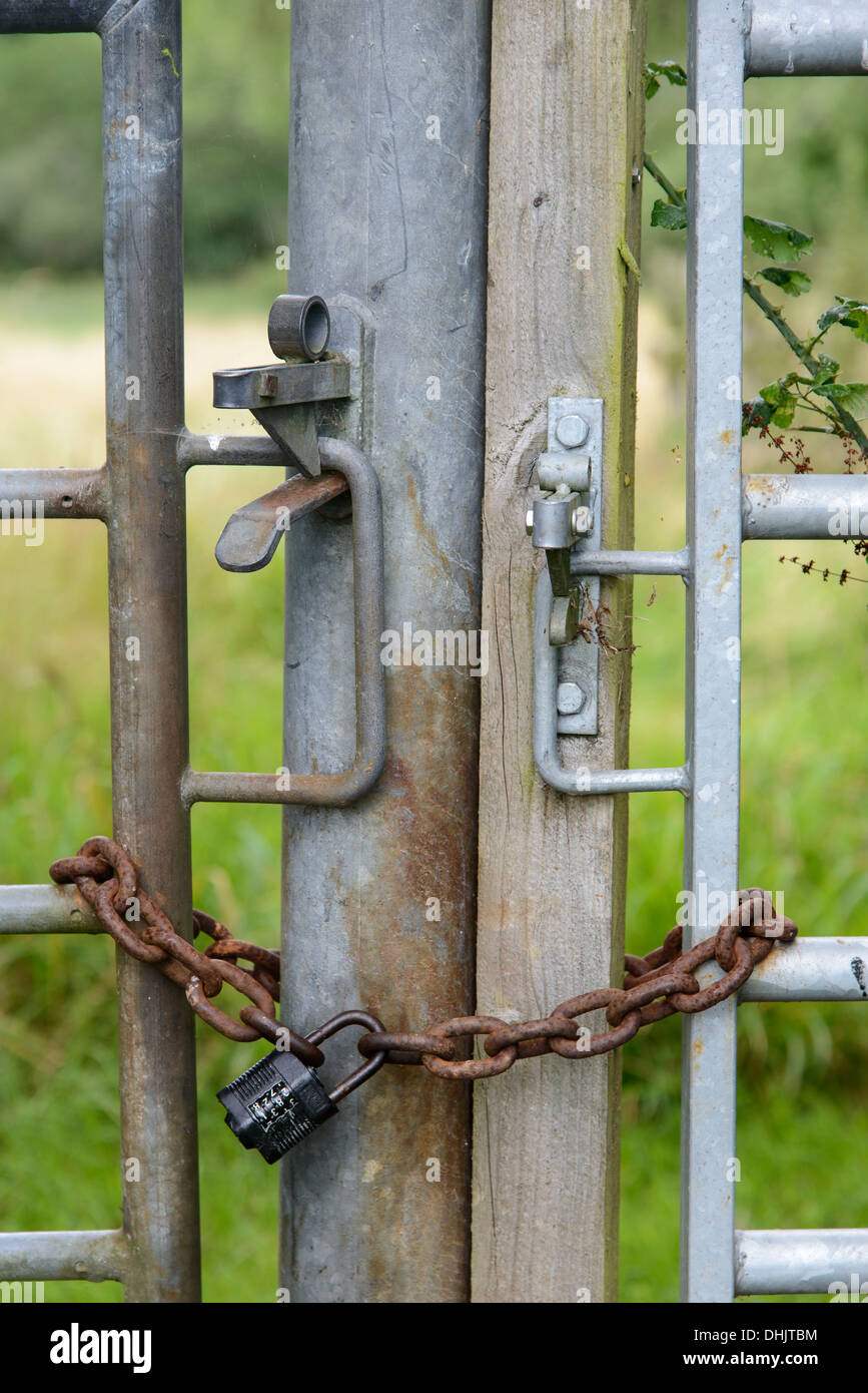 Padlocked gates hi-res stock photography and images - Alamy