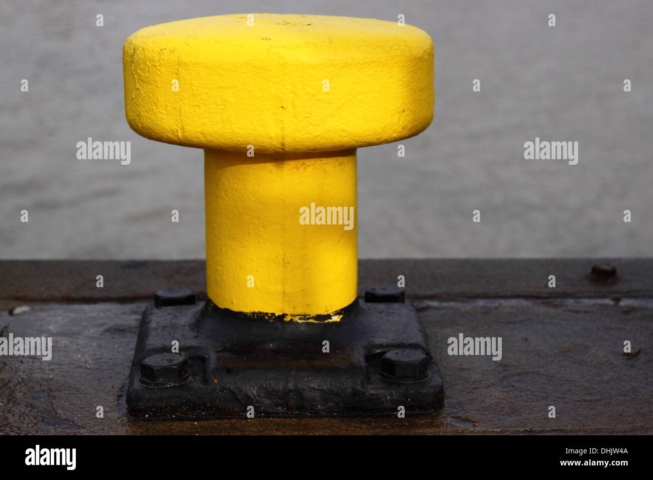 Yellow bollard hi-res stock photography and images - Alamy