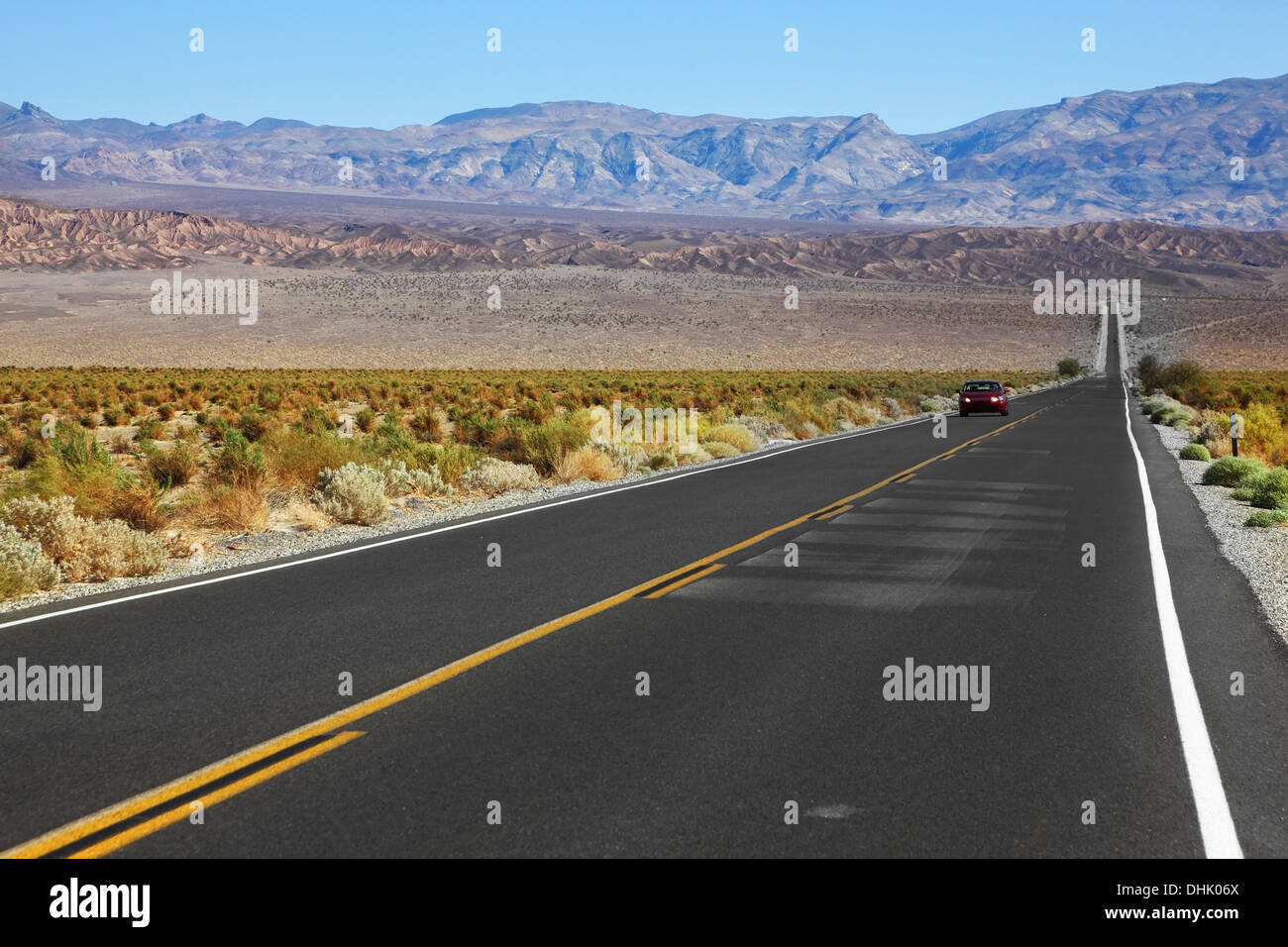 Red car on highway hi-res stock photography and images - Alamy