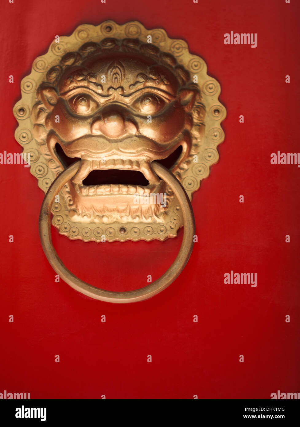 Gold door knocker hi-res stock photography and images - Alamy