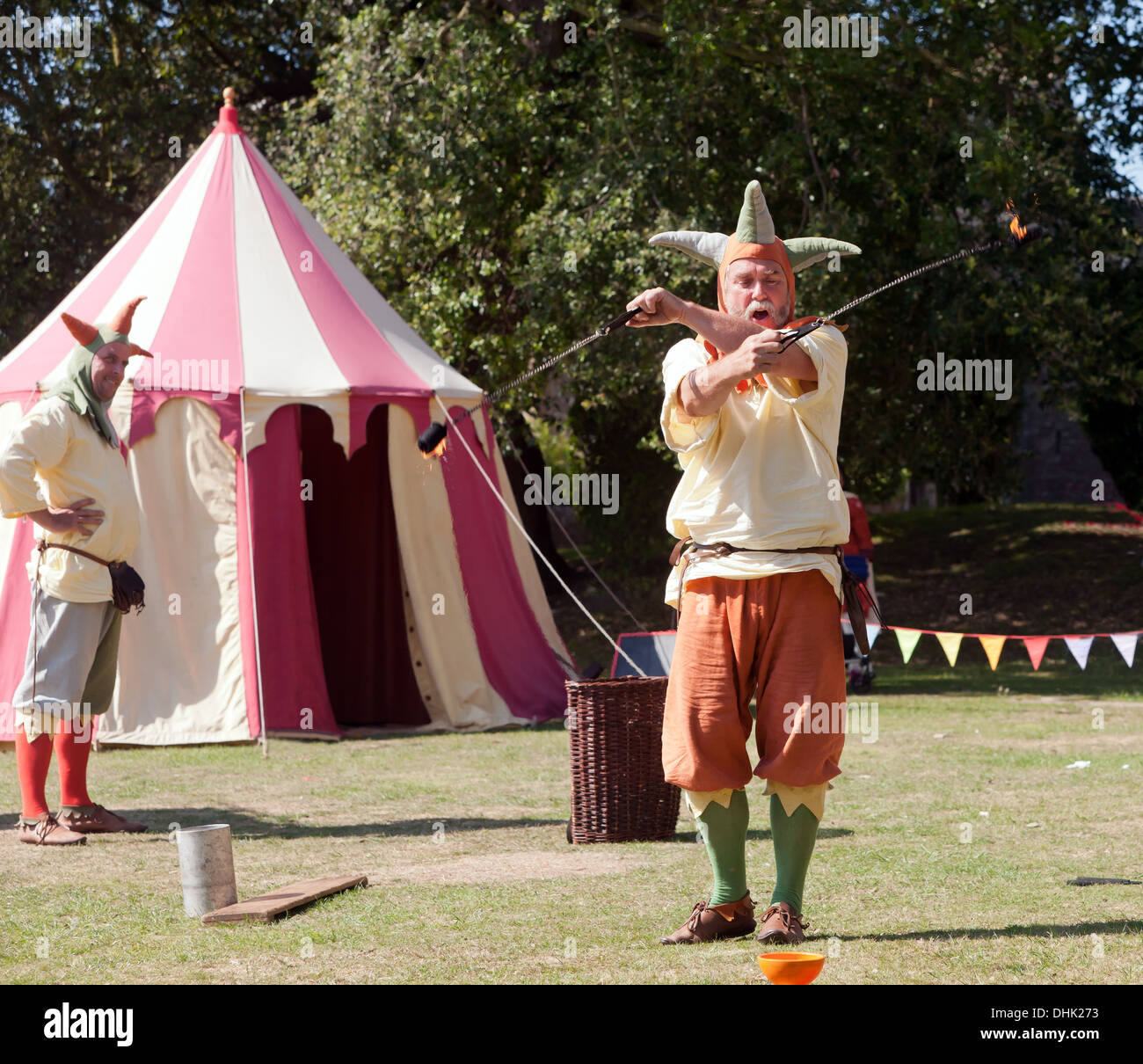 Medeval performance hi-res stock photography and images - Alamy