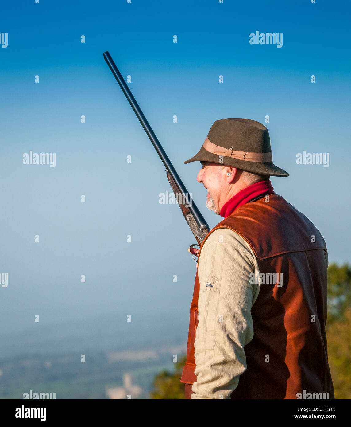 Man shooting pheasants hi-res stock photography and images - Alamy