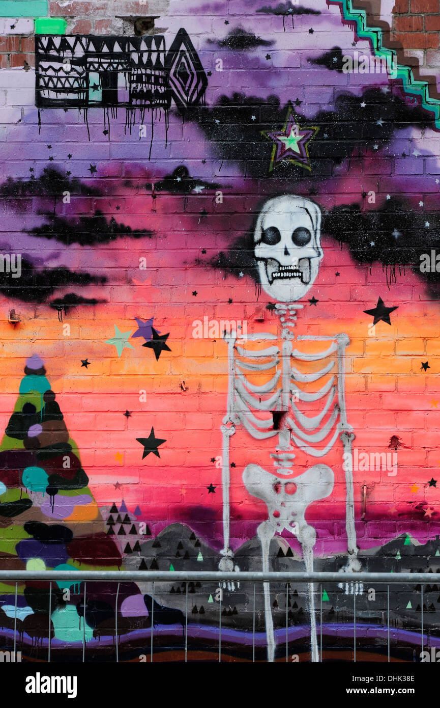 Graffiti skeleton hi-res stock photography and images - Alamy