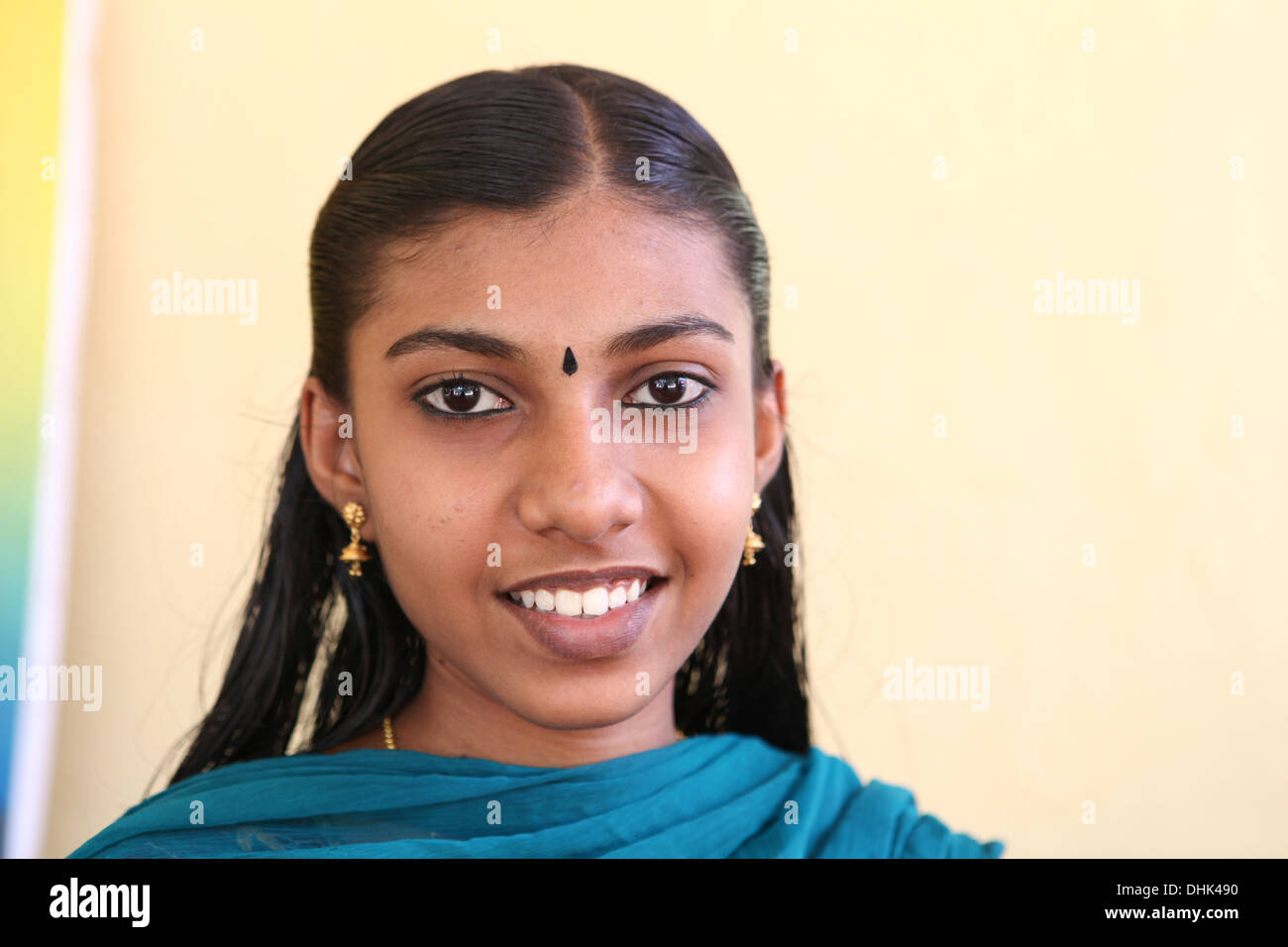 Portrait of young Indian woman Stock Photo - Alamy