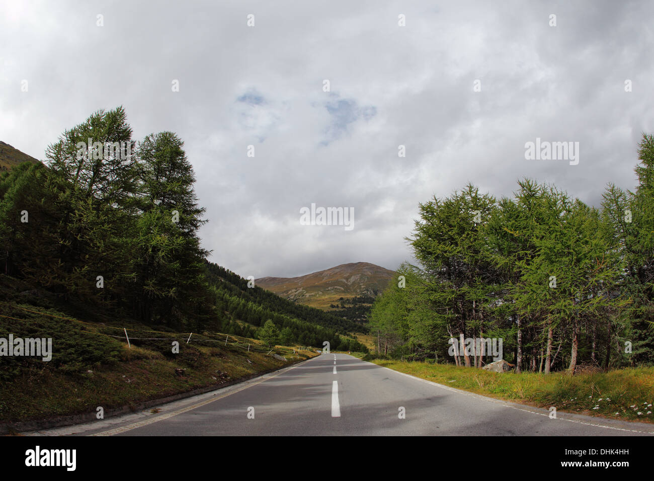 Straight road horizontal hi-res stock photography and images - Alamy
