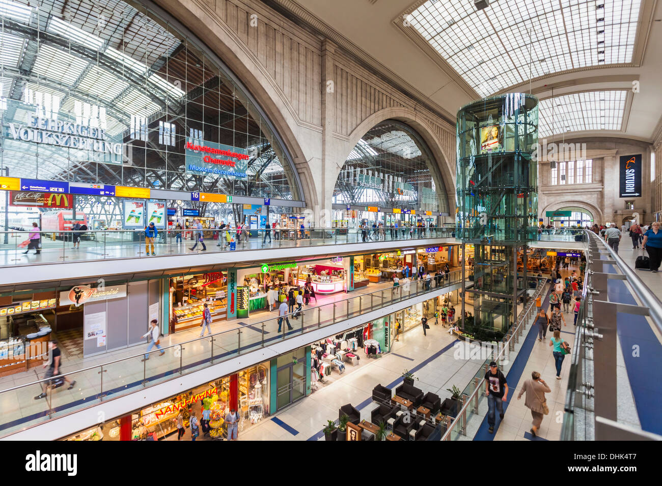Germany, Saxony, Leipzig, Shopping arcade at central station Stock ...