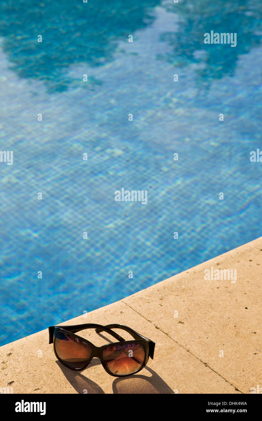Pool sunglasses hi-res stock photography and images - Alamy